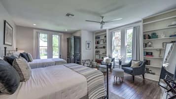 Casa, várias camas, pátio, Vista para a cidade (211 E Orchard St) | 3 quartos, com decoração personalizada, com mobília individualizada