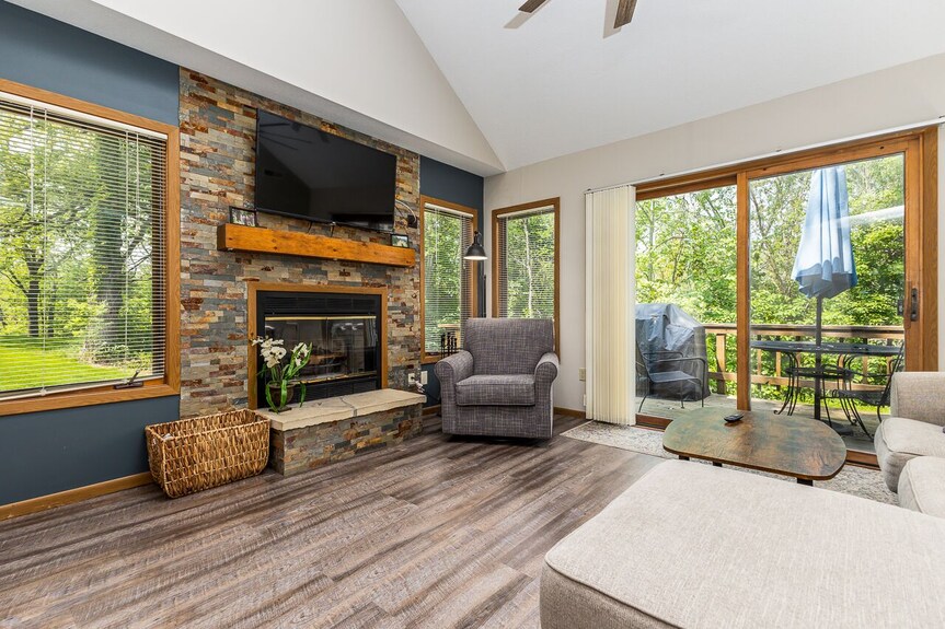 2 Br 2 Ba Condo In The Galena Territory. Swim, Boat, Hike And More! - Bellevue, IA