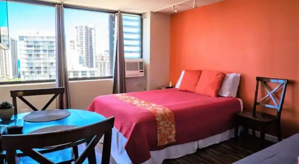 Oceanview Studio Waikiki Legal - Honolulu, HI