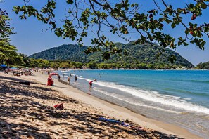 Apartamento | Praia | Perto da praia, areia branca, prática de vôlei de praia 
