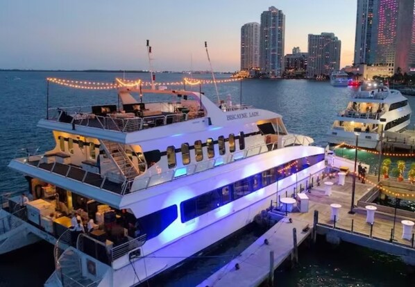 3 Room Beachfront Art Deco 4 Queen 6 Single Beds, Miami: Hotel Reviews ...