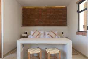 1 quarto, cofre com capacidade para portátil