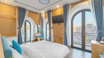 Quarto Duplo Deluxe, 1 cama queen-size | Camas de colchão viscoelástico, com decoração personalizada, secretária