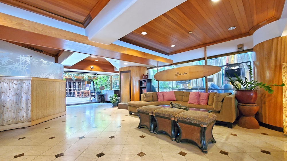Waikiki 1 Bedroom Condo W/ Pool - Sleeps 4 - University of Oklahoma, Joint Base Pearl Harbor-Hickam
