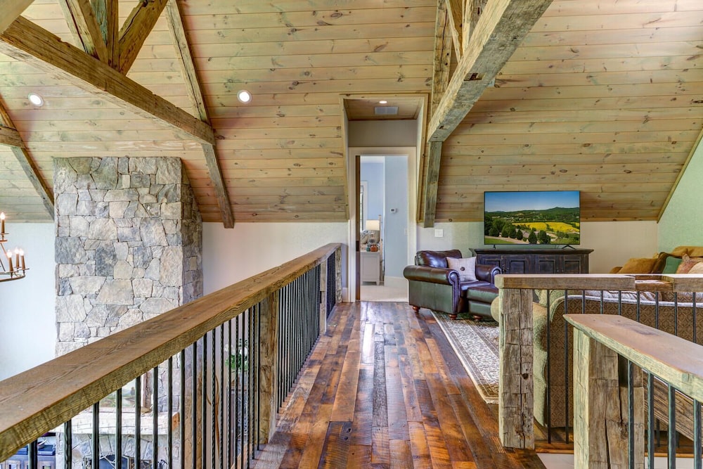 Shortoff Mountain View | Luxury Home Minutes From Downtown With Great View Of Shortoff Mountain - Highlands, NC