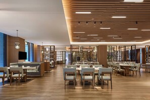 Pequeno-almoço tipo buffet diário (128 CNY por pessoa)