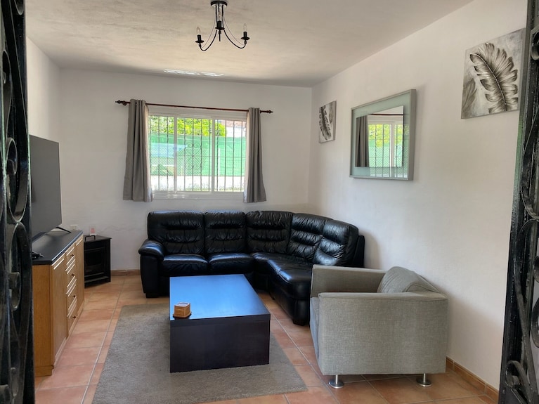 6 Bdrm Villa Near Beach And Mountain With Darts, Pool, Barbecue And Pool Table - Fuengirola