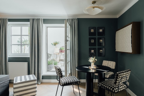 1 quarto, frigobar, individualmente decorados