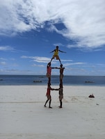 Na praia, praia de areia branca, massagens na praia, bares na praia