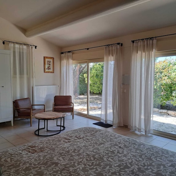 Mooie Woning Met Zwembad Tussen De Olijfbomen . - Roussillon