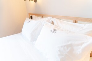 Quarto casal standard | Roupas de cama premium, edredons de pluma, camas Select Comfort