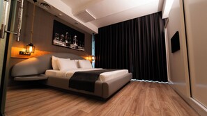 Suíte luxo, 1 cama Queen e sofá-cama, vista para a cidade | Cofres nos quartos, cortinas blackout, quartos à prova de som