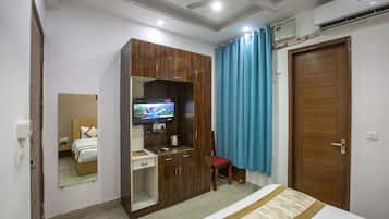Quarto luxo | 1 quarto, escrivaninha, quartos à prova de som, Wi-Fi de cortesia