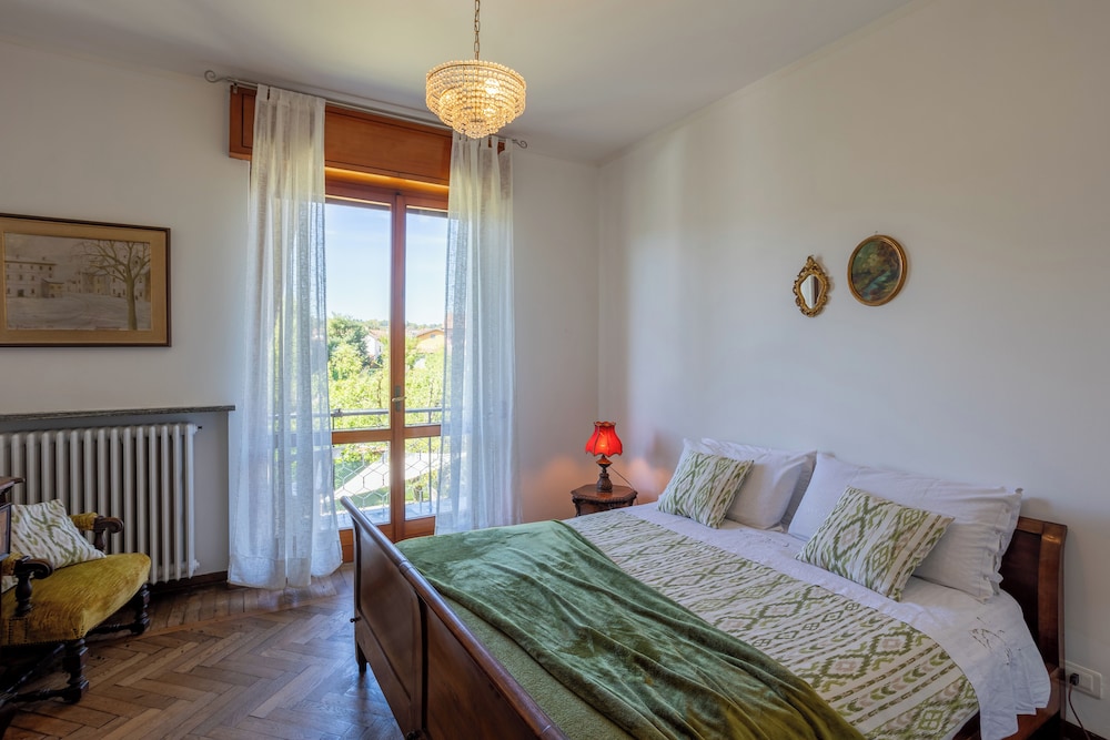Villa Gabri 1 Surrounded By Greenery For Families Within Walking Distance Of The Lake And The Center - Arona