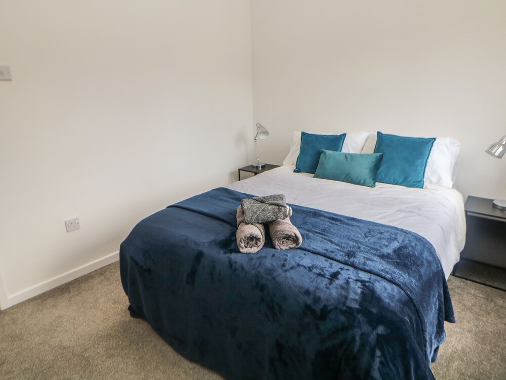 MILLHOUSES HIDEAWAY, pet friendly, with a garden in Sheffield ...