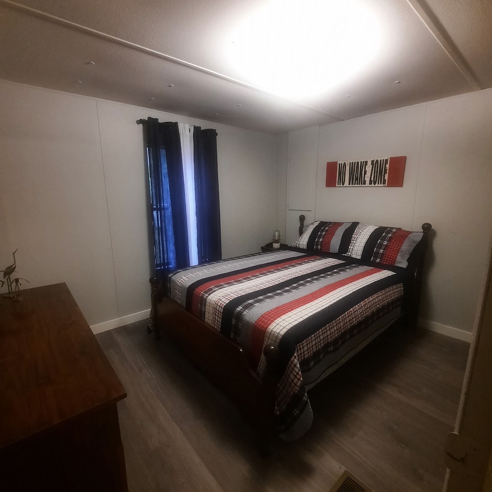 Captain's Quarters- Clean, Comfortable, Convenient! - Florida