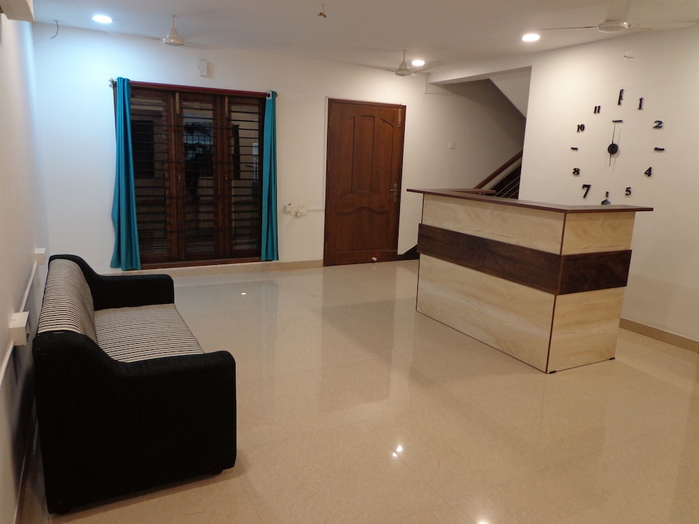 The Blues Hospitality Porur Gardens King Room - Chennai