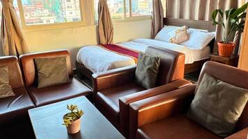 Suite Familiar | Minibar, cofre no quarto, secretária