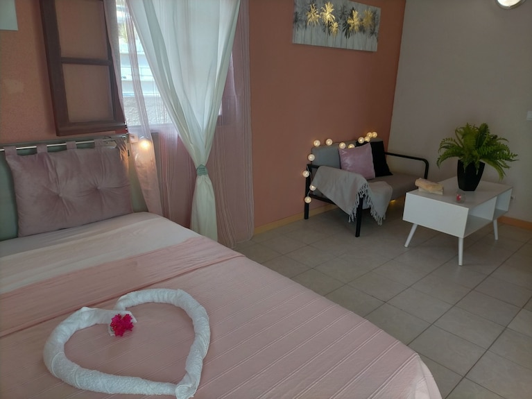Bungalow Agathe Pour Les Amoureux à 2 Minutes De La Plage, Au Bord De La Piscine - Guadeloupe