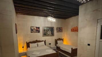 Quarto Triplo Standard | 1 quarto, com decoração personalizada, com mobília individualizada