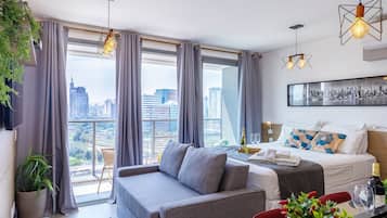 Apartamento Básico | Sala de estar | Smart TV de 50 polegadas com canais digitais, televisor
