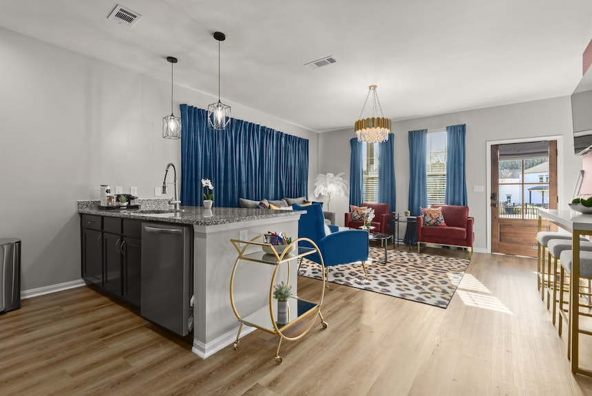 Luxury Themed Home! 5 Luxe K Suites+shuttle! - Oxford, MS