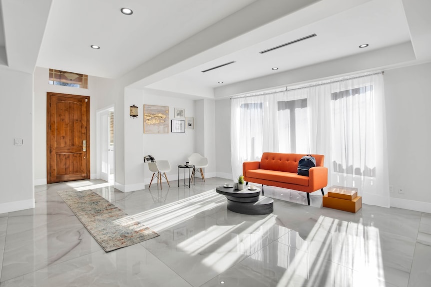 Luxurious Vacation Villa With Lap Pool - Los Angeles, CA