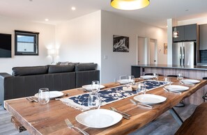 Apartamento em Condomínio Fechado | Refeições no quarto