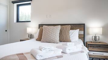 Condo | 4 quartos, espaço de trabalho para notebook