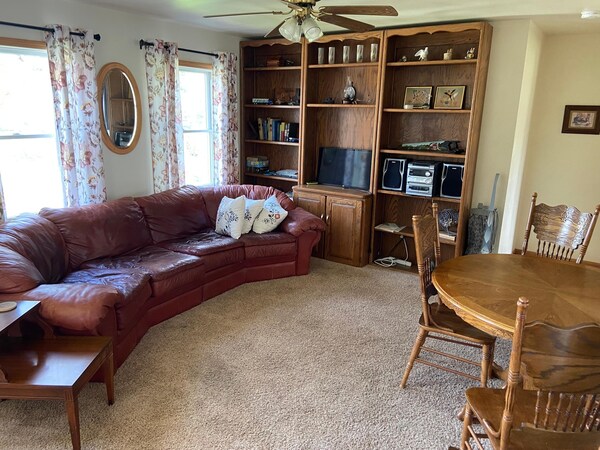 Large Country Home Pool And Hot Tub - Oliver Winery, Bloomington