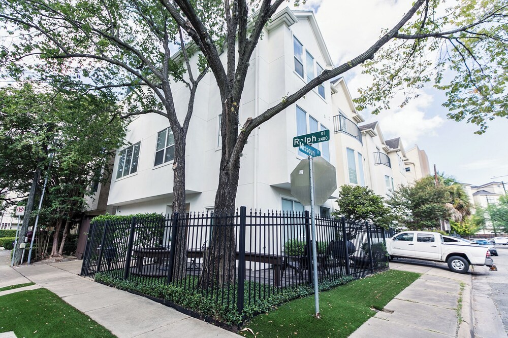 Montrose Lodge by Dunyha Reviews, Deals & Photos 2025 - Vrbo