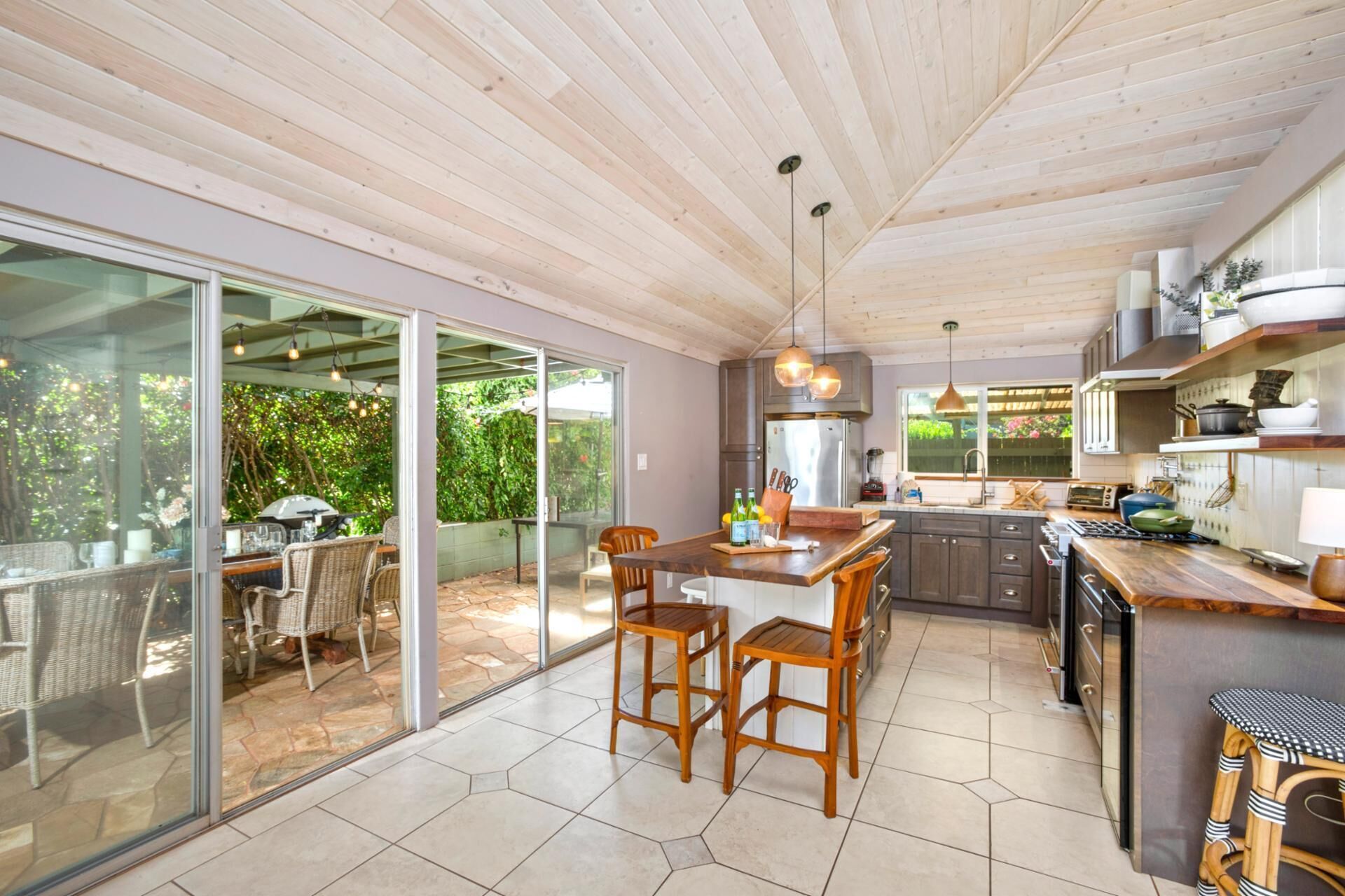 Apartamento em Condomínio Fechado (2 Bedrooms) | Cozinha privada | Um forno, uma máquina de lavar louça, uma cafeteira/bule 