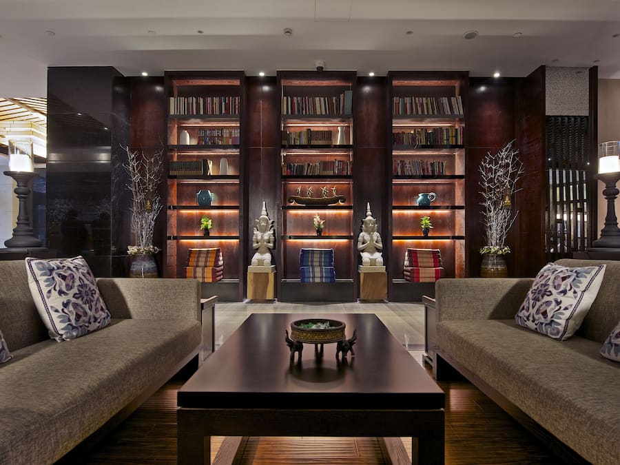 Área de estar no saguão