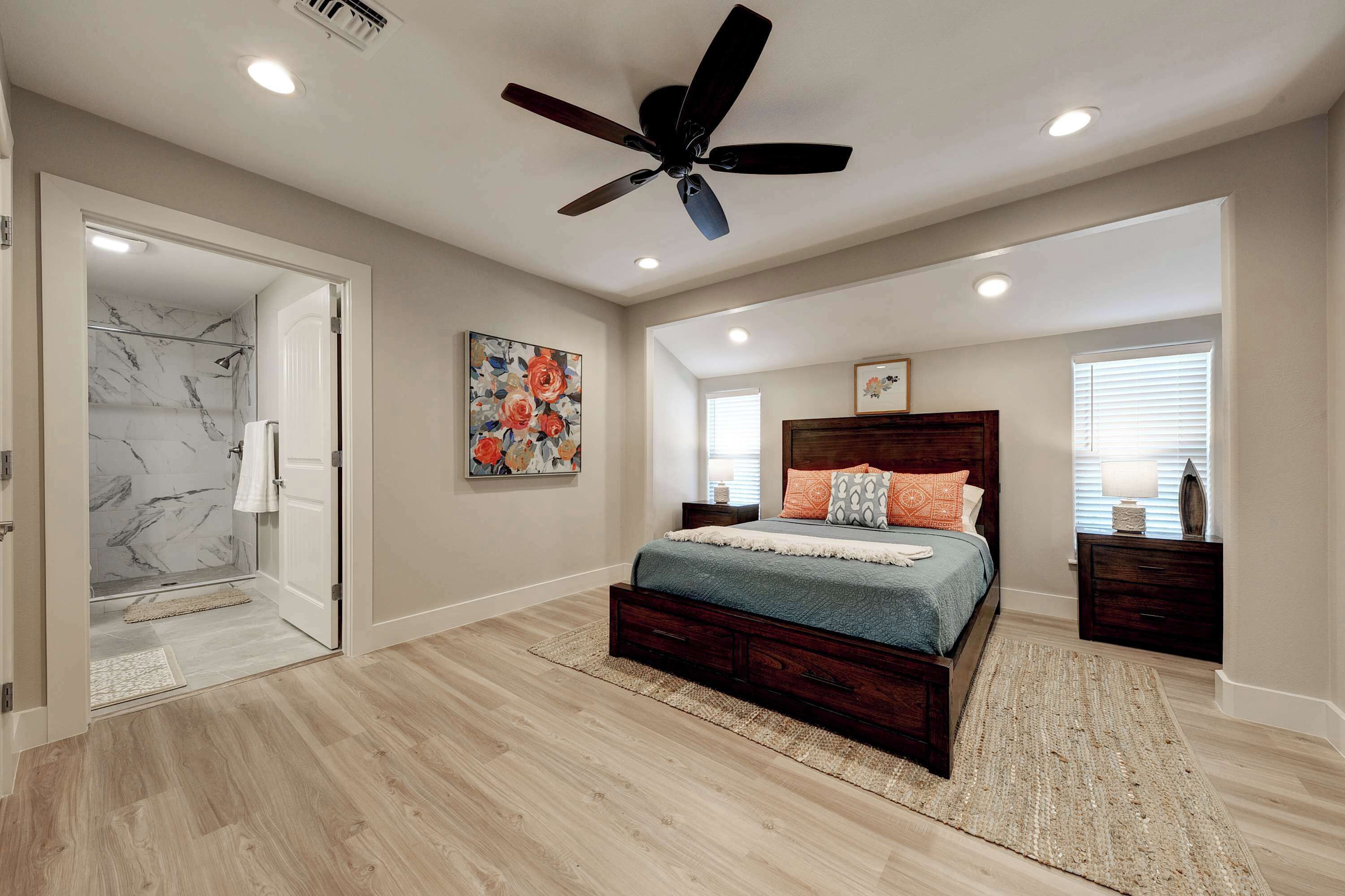 Casa, várias camas, banheira de hidromassagem grande | 4 quartos, com decoração personalizada, com mobília individualizada 