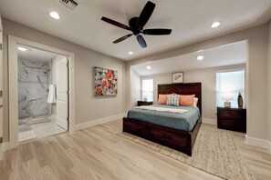 Casa, várias camas, banheira de hidromassagem grande | 4 quartos, com decoração personalizada, com mobília individualizada 