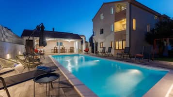 Piscina externa sazonal