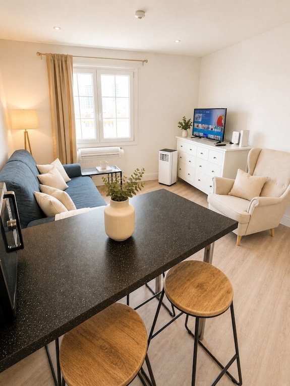 Grand Central House - Deluxe Two Bedroom Balcony - Gibraltar