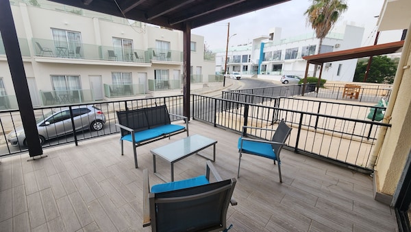 アパートメント イン アイアナパ、スペシャル ディスカウント ティル ミッド メイ コーズ ノー エアコンディショニング - アヤナパ