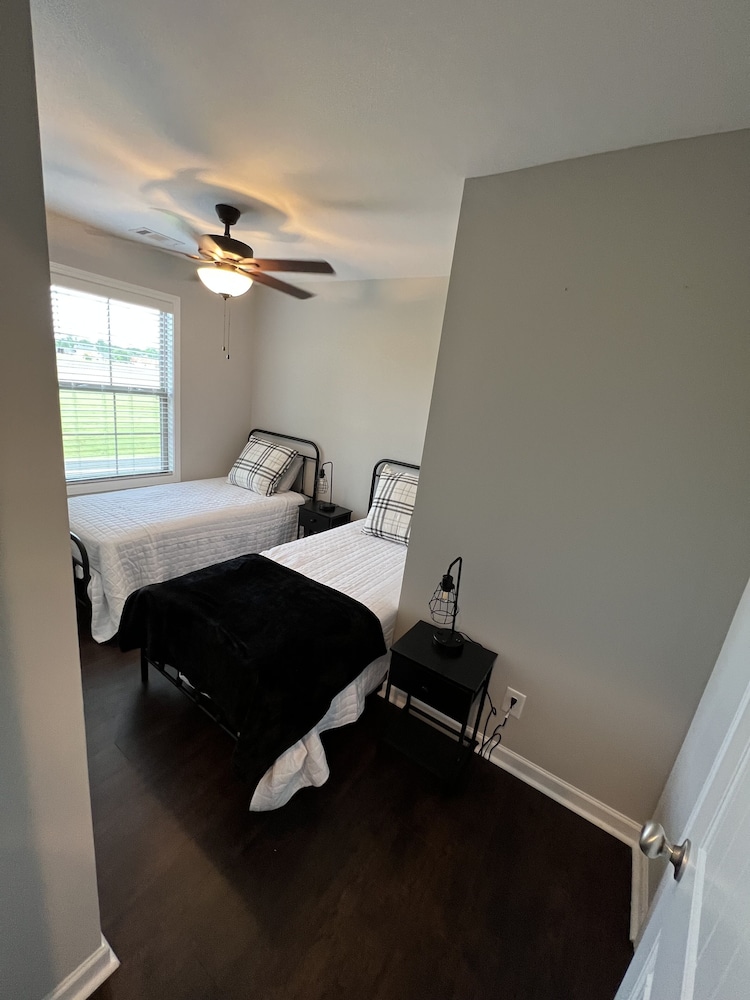 3 Bedroom Townhome Close To Nashville! - Lebanon, TN