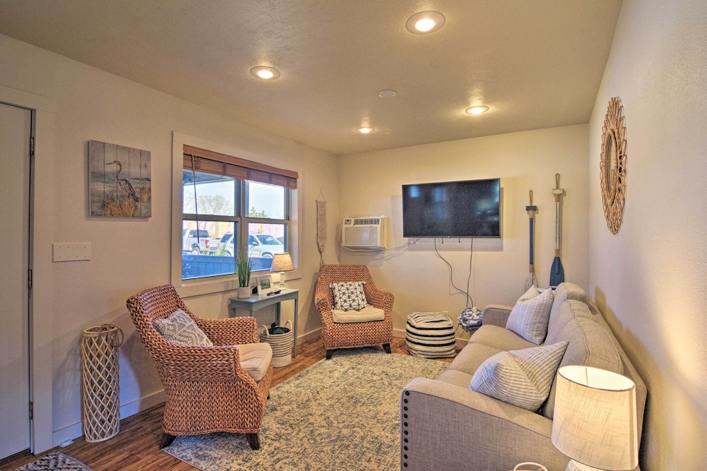 Resort Cabin W/ Nearby Pool & Lake Access! - Kimberling City, MO