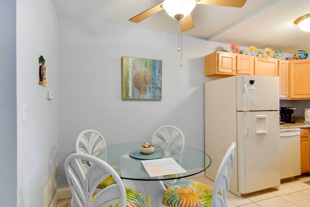 < Half-mi To St. Pete Beach: Condo W/ Pool! - St. Pete Beach, FL