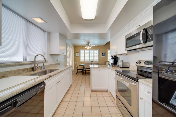 5 Mi To Camelback Ranch: Pet-friendly Home W/ Pool - Glendale, AZ