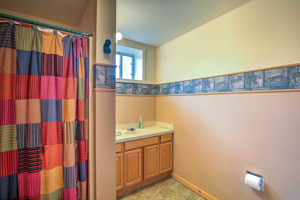 Luxe Alpine Cabin W/ Wraparound Deck & Mtn Views! - Wyoming