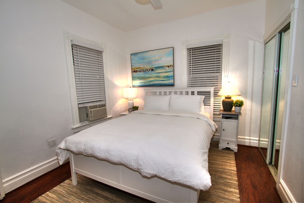 Cozy Uptown Whittier Sleeps 4 , 25 Mins. To Disneyland - La Mirada, CA
