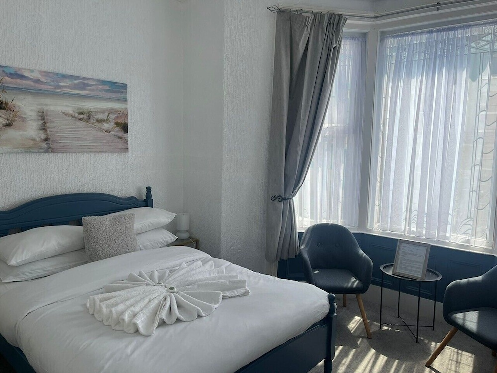 Stay At 22 Glen Allan Hotel - Blackpool