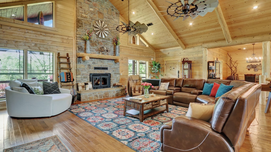 Sleeps 18 Premium Immersive Experience @ Upscale Luxury Logvilla ~ Hot Springs - 아칸소