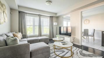 Casa família, 3 quartos, cozinha, vista para o lago | Área de estar | TV de tela plana, Netflix, Hulu, serviços de streaming