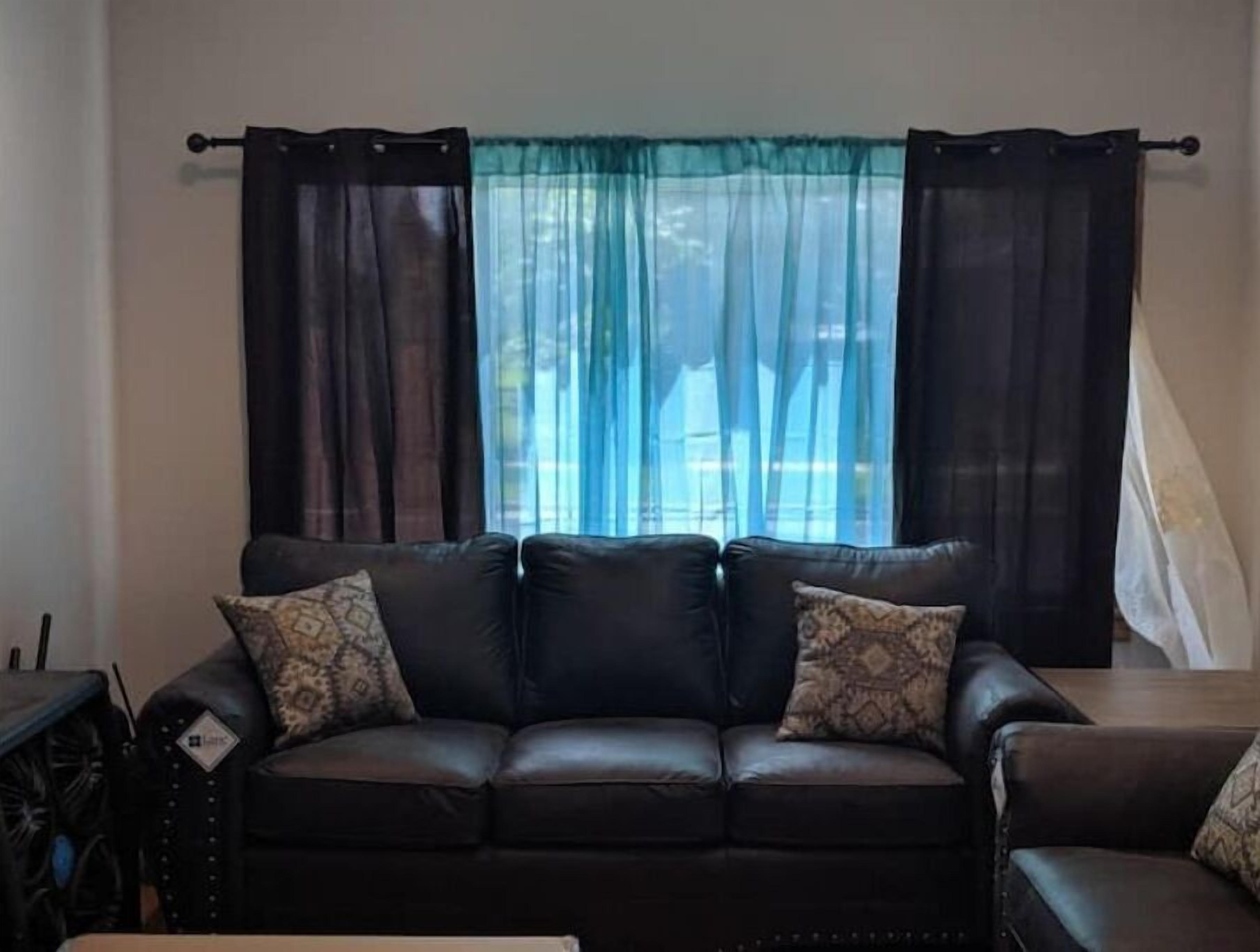 Centrally Located 5 Bedroom, 3 Baths For The Whole Group - White Bear Lake