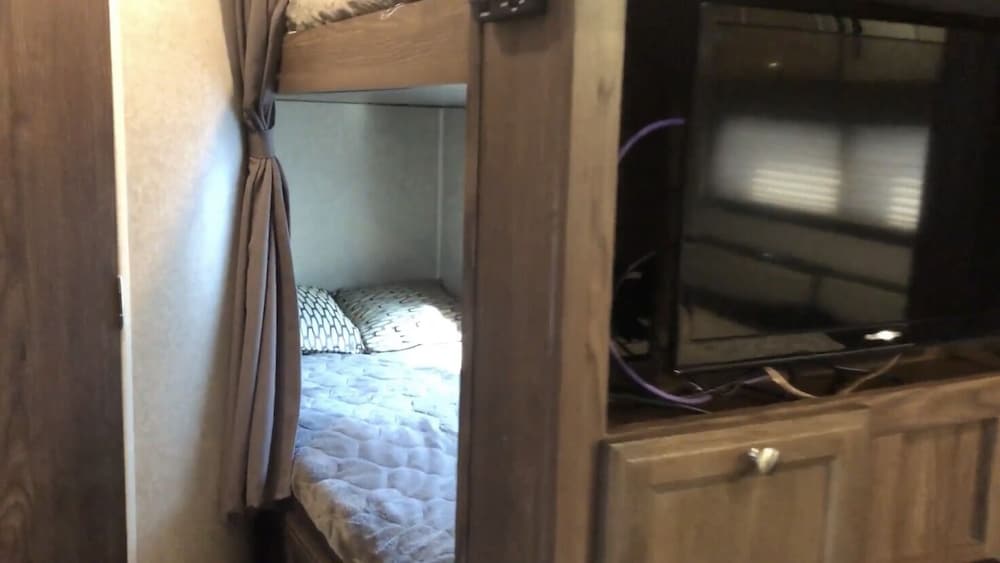 Glamp In A Cozy Rv Waking Up To Nature Trails Out Your Front Door. - Louisiana