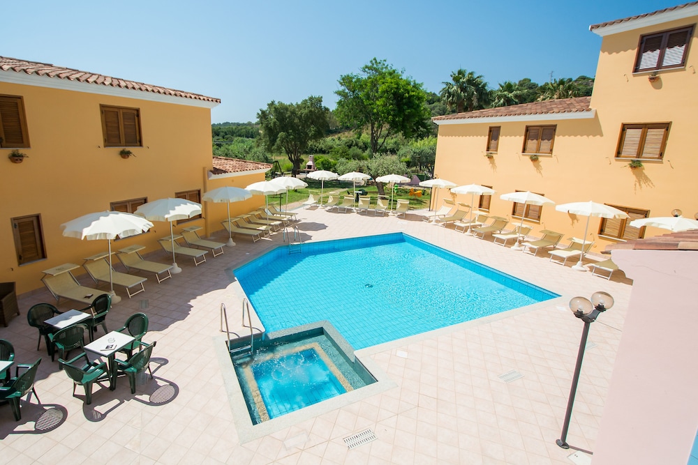 Idyllic Residence Cala Viola B4 One Bedroom Apartment Sleeps 4 Persons - Orosei